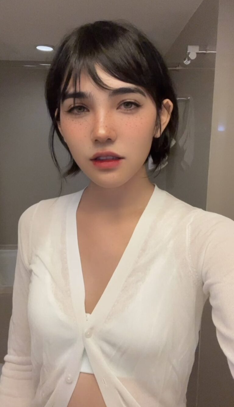 Yuzu pulling off a stunning look